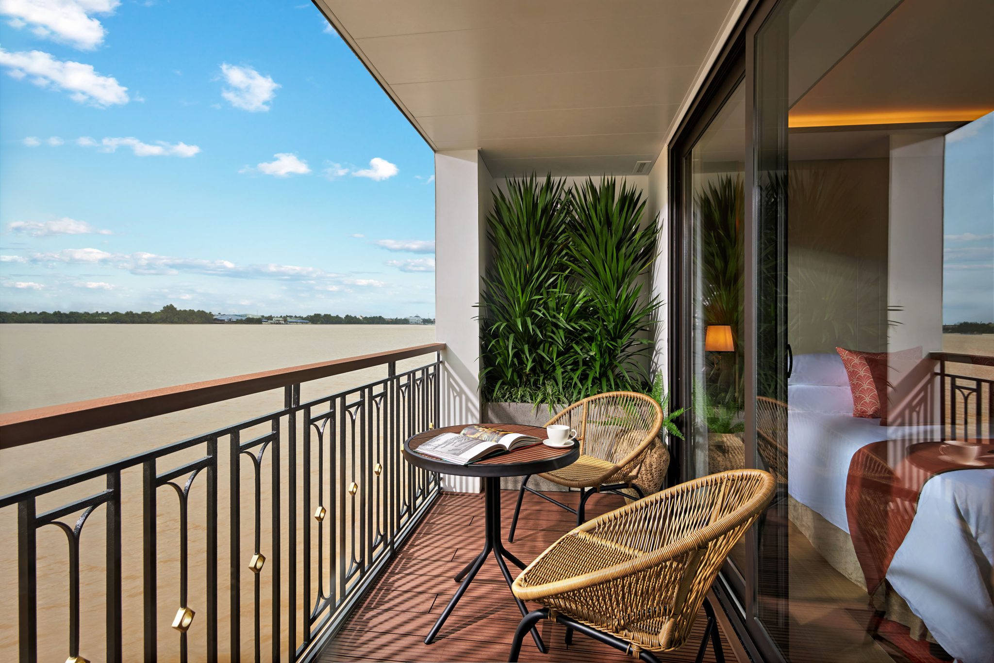 Prestige Suite Discovery – Lotus Cruises